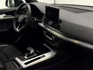 Melns Audi Q5 2022 Viļņa, ar dzinēja tilpumu 1.98 L un nobraukumu 106 tūkst. km par 35990 €, foto 17 vietnē AUTOMOTO.COM.LV