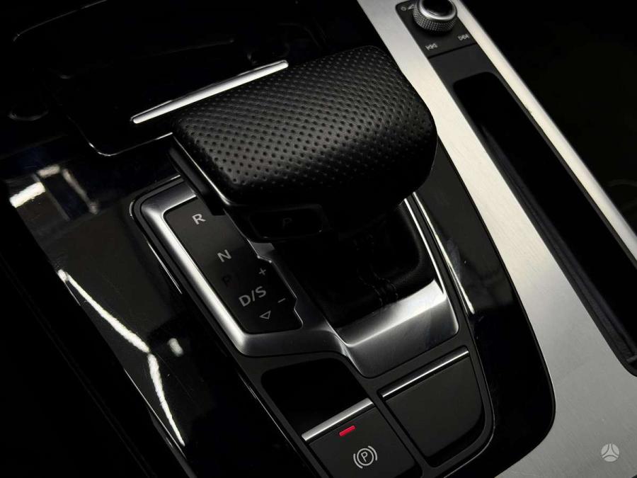 Melns Audi Q5 2022 Viļņa, ar dzinēja tilpumu 1.98 L un nobraukumu 106 tūkst. km par 35990 €, foto 24 vietnē AUTOMOTO.COM.LV