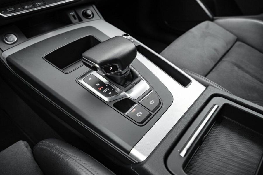 Melns Audi Q5 2022 Mārupe, ar dzinēja tilpumu 2.00 L un nobraukumu 135 tūkst. km par 33250 €, foto 25 vietnē AUTOMOTO.COM.LV