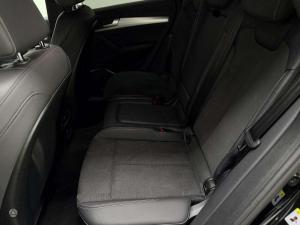 Melns Audi Q5 2022 Viļņa, ar dzinēja tilpumu 1.98 L un nobraukumu 106 tūkst. km par 35800 €, foto 12 vietnē AUTOMOTO.COM.LV