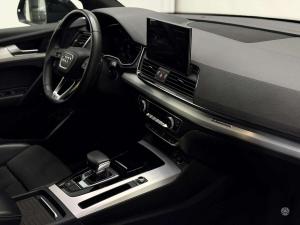 Melns Audi Q5 2022 Viļņa, ar dzinēja tilpumu 1.98 L un nobraukumu 106 tūkst. km par 35800 €, foto 17 vietnē AUTOMOTO.COM.LV