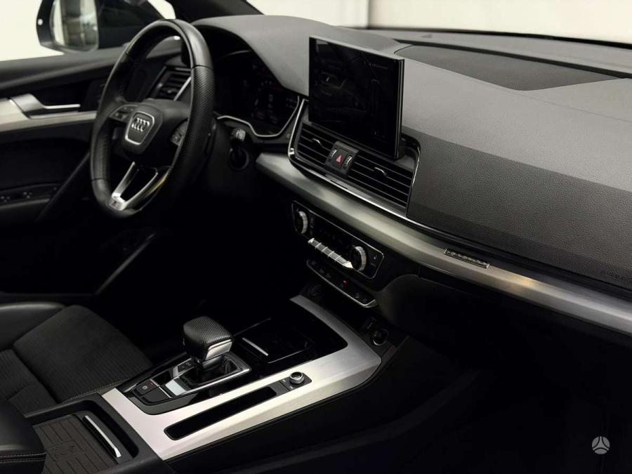 Melns Audi Q5 2022 Viļņa, ar dzinēja tilpumu 1.98 L un nobraukumu 106 tūkst. km par 35800 €, foto 17 vietnē AUTOMOTO.COM.LV