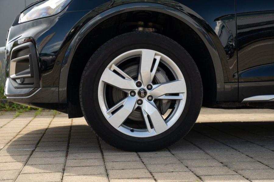 Black Audi Q5 2022 in Vilnius, with an engine capacity of 3.00 L and mileage of 105 thousand km for 37850 €, photo 5 on AUTOMOTO.COM.LV