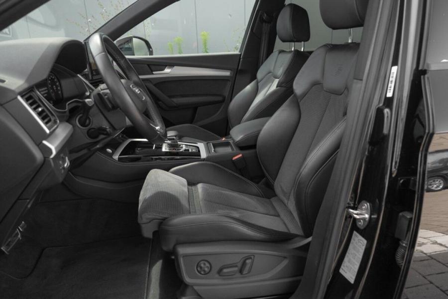 Black Audi Q5 2022 in Vilnius, with an engine capacity of 3.00 L and mileage of 105 thousand km for 37850 €, photo 9 on AUTOMOTO.COM.LV