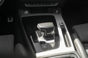 Black Audi Q5 2022 in Vilnius, with an engine capacity of 3.00 L and mileage of 105 thousand km for 37850 €, photo 11 on AUTOMOTO.COM.LV