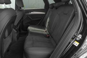 Black Audi Q5 2022 in Vilnius, with an engine capacity of 3.00 L and mileage of 105 thousand km for 37850 €, photo 12 on AUTOMOTO.COM.LV