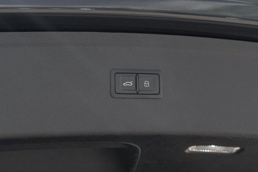Black Audi Q5 2022 in Vilnius, with an engine capacity of 3.00 L and mileage of 105 thousand km for 37850 €, photo 24 on AUTOMOTO.COM.LV
