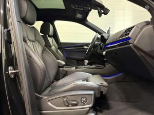 Black Audi Q5 2022 in Vilnius, with an engine capacity of 2.00 L and mileage of 86 thousand km for 36490 €, photo 18 on AUTOMOTO.COM.LV