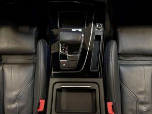 Black Audi Q5 2022 in Vilnius, with an engine capacity of 2.00 L and mileage of 86 thousand km for 36490 €, photo 23 on AUTOMOTO.COM.LV