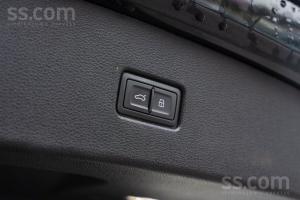 Black Audi Q5 2022 in Riga, with an engine capacity of 2.00 L and mileage of 84 thousand km for 36850 €, photo 31 on AUTOMOTO.COM.LV