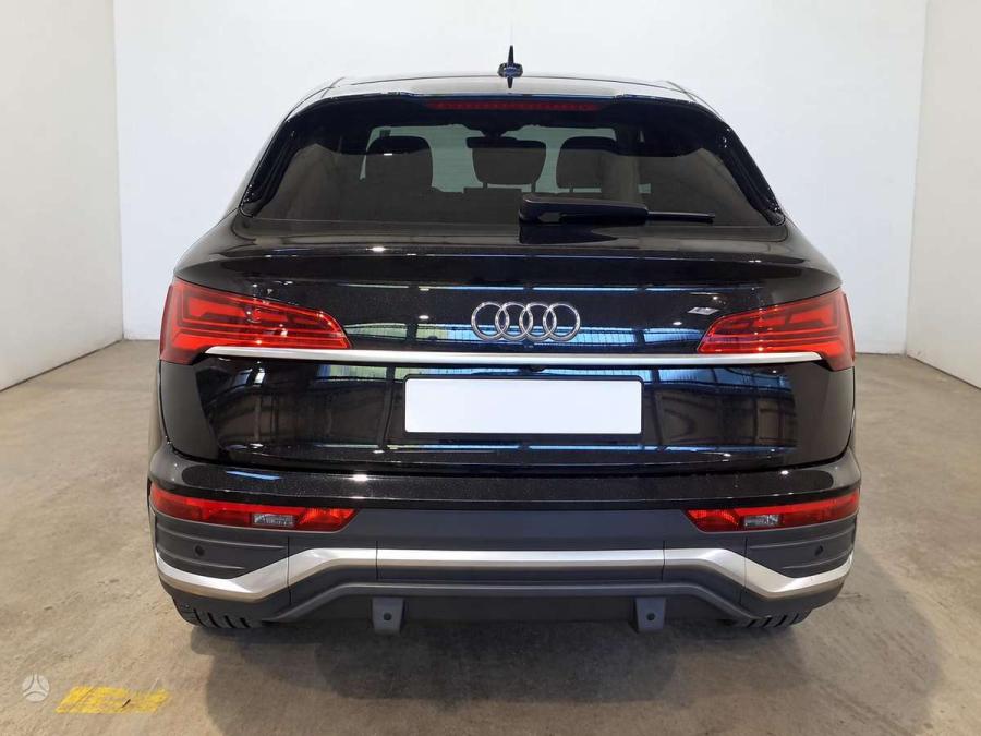 Black Audi Q5 2022 in Vilnius, with an engine capacity of 2.00 L and mileage of 107 thousand km for 37333 €, photo 8 on AUTOMOTO.COM.LV