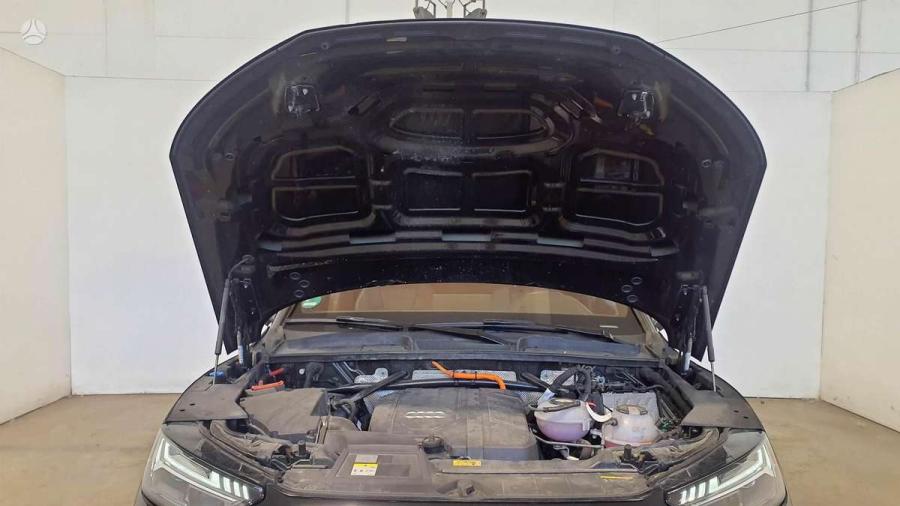 Black Audi Q5 2022 in Vilnius, with an engine capacity of 2.00 L and mileage of 107 thousand km for 37333 €, photo 23 on AUTOMOTO.COM.LV