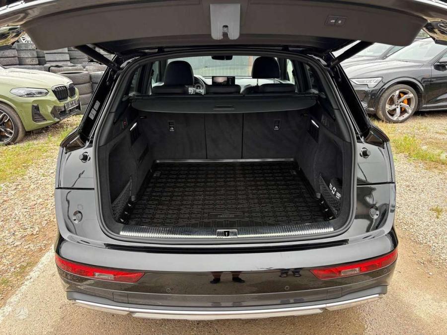Melns Audi Q5 2022 Viļņa, ar dzinēja tilpumu 1.97 L un nobraukumu 90 tūkst. km par 30200 €, foto 29 vietnē AUTOMOTO.COM.LV