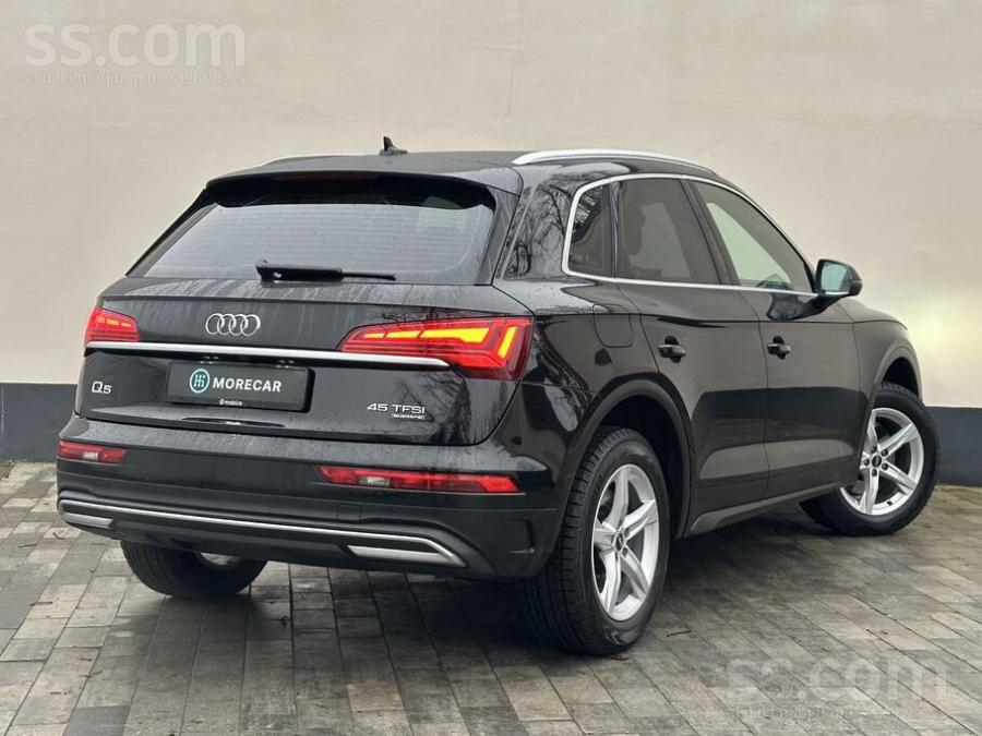 Black Audi Q5 2023 in Riga, with an engine capacity of 2.00 L and mileage of 51 thousand km for 38950 €, photo 4 on AUTOMOTO.COM.LV