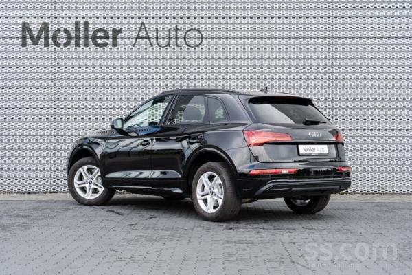 Black Audi Q5 2023 in Riga, with an engine capacity of 2.00 L and mileage of 113 thousand km for 34900 €, photo 3 on AUTOMOTO.COM.LV