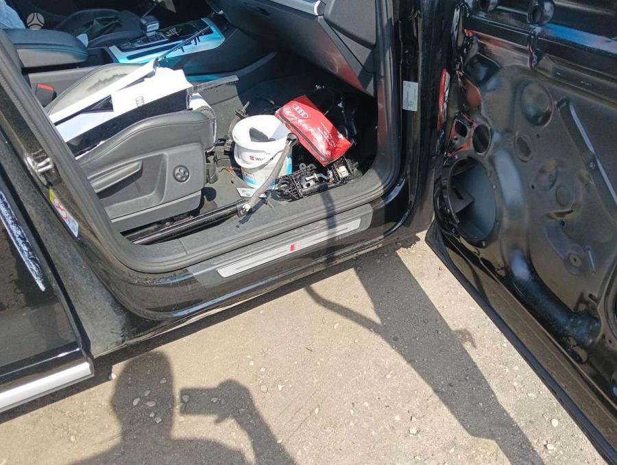 Black Audi Q5 2023 in Marijampole, with an engine capacity of 1.98 L and mileage of 160 thousand km for 14500 €, photo 7 on AUTOMOTO.COM.LV