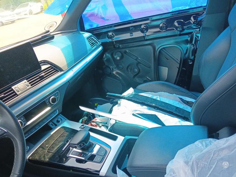 Black Audi Q5 2023 in Marijampole, with an engine capacity of 1.98 L and mileage of 160 thousand km for 14500 €, photo 21 on AUTOMOTO.COM.LV
