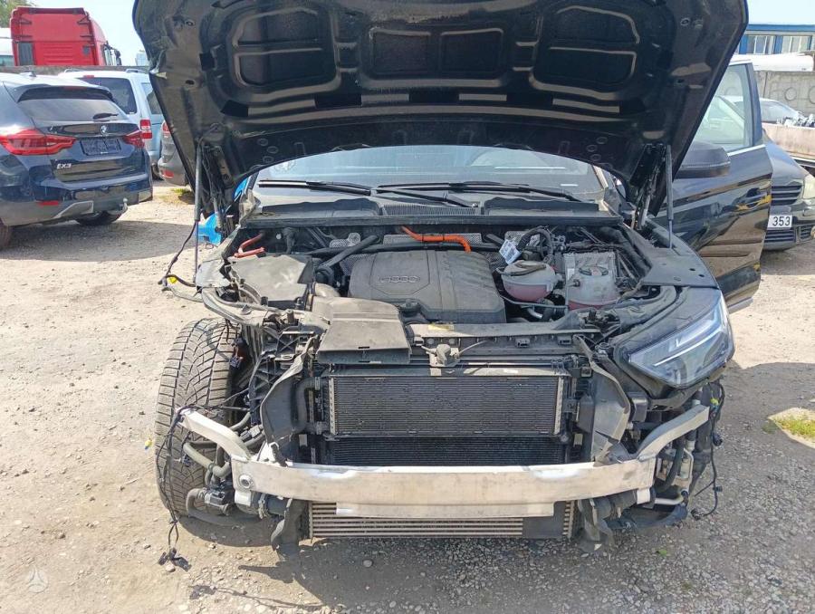 Black Audi Q5 2023 in Marijampole, with an engine capacity of 1.98 L and mileage of 160 thousand km for 14500 €, photo 26 on AUTOMOTO.COM.LV