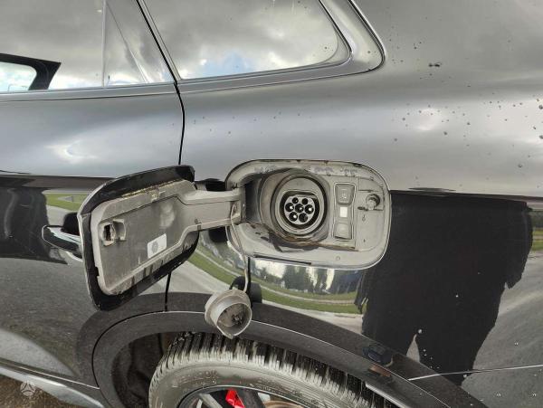 Black Audi Q5 2023 in Kaunas, with an engine capacity of 1.98 L and mileage of 50 thousand km for 34980 €, photo 8 on AUTOMOTO.COM.LV