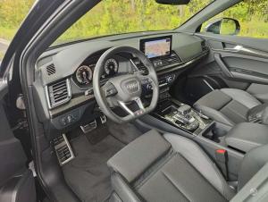 Black Audi Q5 2023 in Kaunas, with an engine capacity of 1.98 L and mileage of 50 thousand km for 34980 €, photo 11 on AUTOMOTO.COM.LV
