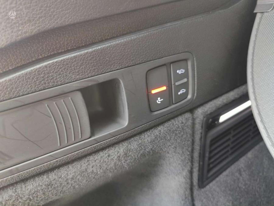 Black Audi Q5 2023 in Kaunas, with an engine capacity of 1.98 L and mileage of 50 thousand km for 34980 €, photo 18 on AUTOMOTO.COM.LV
