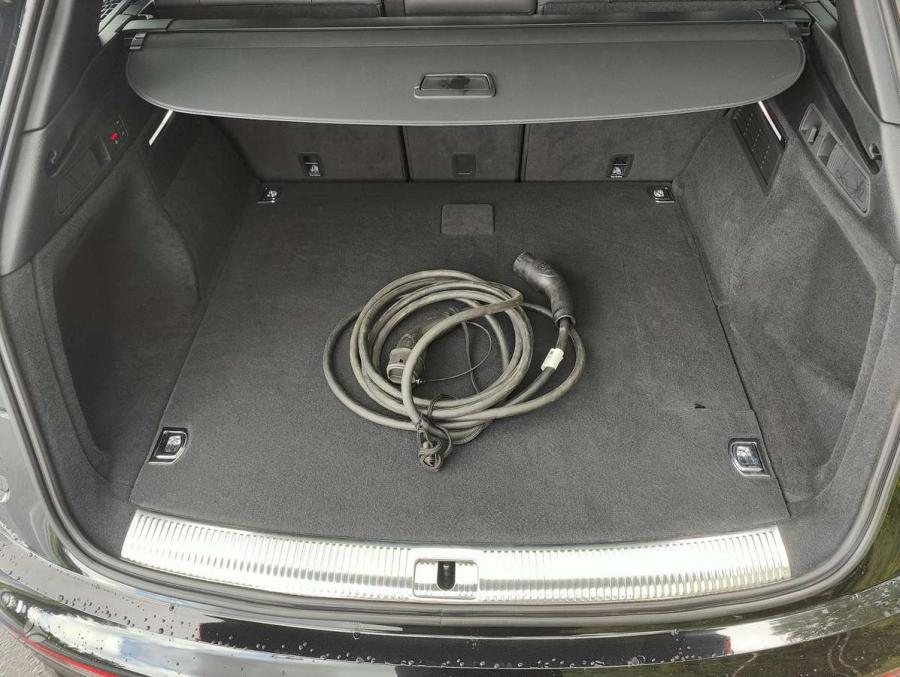Black Audi Q5 2023 in Kaunas, with an engine capacity of 1.98 L and mileage of 50 thousand km for 34980 €, photo 19 on AUTOMOTO.COM.LV