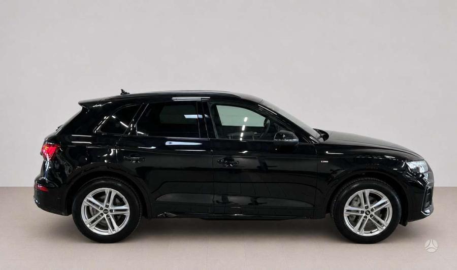 Black Audi Q5 2023 in Kaunas, with an engine capacity of 1.97 L and mileage of 141 thousand km for 30800 €, photo 4 on AUTOMOTO.COM.LV