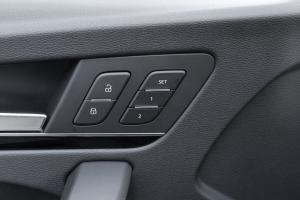 Black Audi Q5 2023 in Marupe, with an engine capacity of 2.00 L and mileage of 52 thousand km for 46000 €, photo 8 on AUTOMOTO.COM.LV