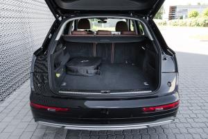 Black Audi Q5 2023 in Marupe, with an engine capacity of 2.00 L and mileage of 52 thousand km for 46000 €, photo 32 on AUTOMOTO.COM.LV