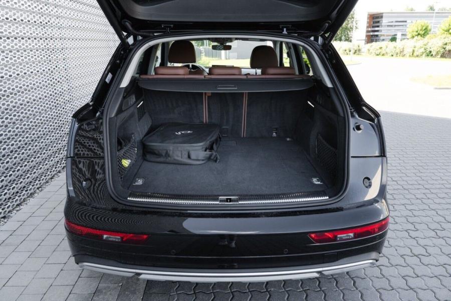 Black Audi Q5 2023 in Marupe, with an engine capacity of 2.00 L and mileage of 52 thousand km for 46000 €, photo 32 on AUTOMOTO.COM.LV