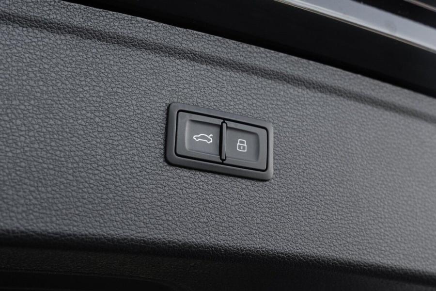 Black Audi Q5 2023 in Marupe, with an engine capacity of 2.00 L and mileage of 52 thousand km for 46000 €, photo 33 on AUTOMOTO.COM.LV