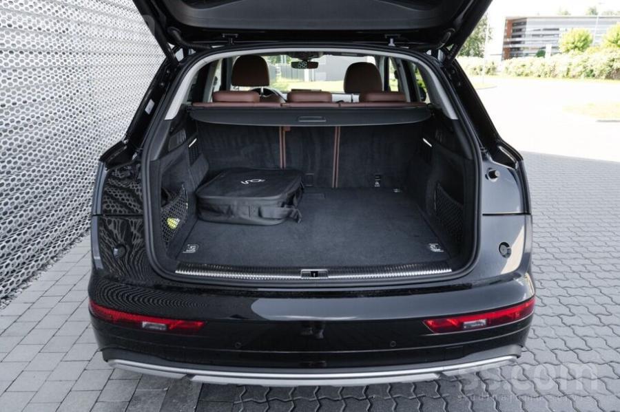 Black Audi Q5 2023 in Riga, with an engine capacity of 2.00 L and mileage of 52 thousand km for 46000 €, photo 33 on AUTOMOTO.COM.LV