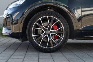 Black Audi Q5 2023 in Vilnius, with an engine capacity of 2.00 L and mileage of 123 thousand km for 39850 €, photo 5 on AUTOMOTO.COM.LV