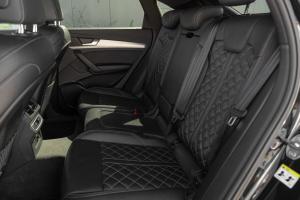 Black Audi Q5 2023 in Vilnius, with an engine capacity of 2.00 L and mileage of 123 thousand km for 39850 €, photo 12 on AUTOMOTO.COM.LV