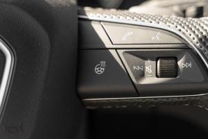 Black Audi Q5 2023 in Vilnius, with an engine capacity of 2.00 L and mileage of 123 thousand km for 39850 €, photo 20 on AUTOMOTO.COM.LV