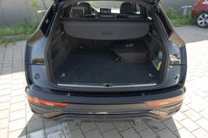 Black Audi Q5 2023 in Vilnius, with an engine capacity of 2.00 L and mileage of 123 thousand km for 39850 €, photo 24 on AUTOMOTO.COM.LV
