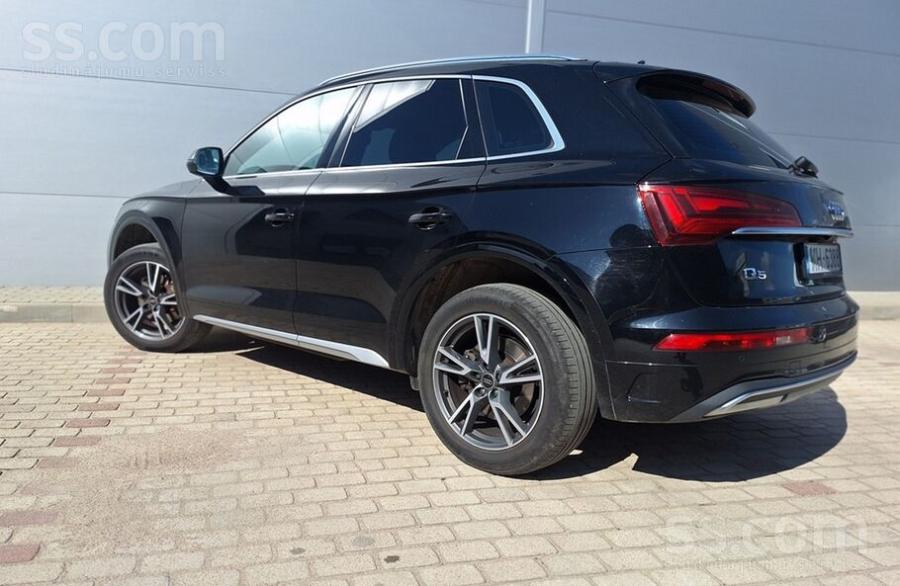 Black Audi Q5 2023 in Riga, with an engine capacity of 2.00 L and mileage of 71 thousand km for 35900 €, photo 4 on AUTOMOTO.COM.LV