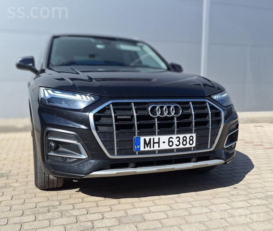 Black Audi Q5 2023 in Riga, with an engine capacity of 2.00 L and mileage of 71 thousand km for 35900 €, photo 5 on AUTOMOTO.COM.LV