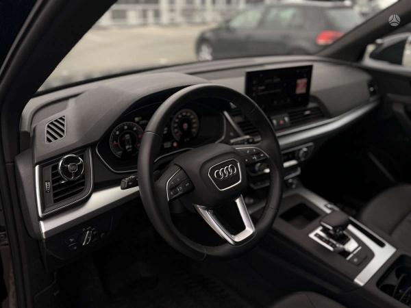 Melns Audi Q5 2024 Viļņa, ar dzinēja tilpumu 1.97 L un nobraukumu 18 tūkst. km par 38500 €, foto 8 vietnē AUTOMOTO.COM.LV