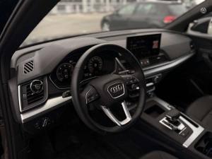 Black Audi Q5 2024 in Vilnius, with an engine capacity of 1.97 L and mileage of 18 thousand km for 38500 €, photo 8 on AUTOMOTO.COM.LV