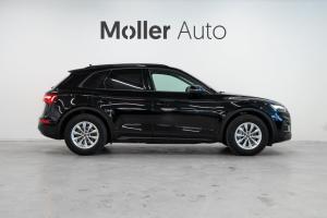 Melns Audi Q5 2024 Viļņa, ar dzinēja tilpumu 2.00 L un nobraukumu 31 tūkst. km par 31300 €, foto 9 vietnē AUTOMOTO.COM.LV