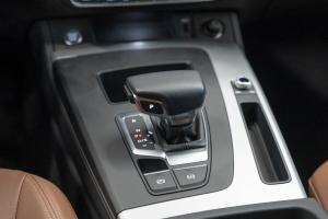 Melns Audi Q5 2024 Viļņa, ar dzinēja tilpumu 2.00 L un nobraukumu 31 tūkst. km par 31300 €, foto 20 vietnē AUTOMOTO.COM.LV