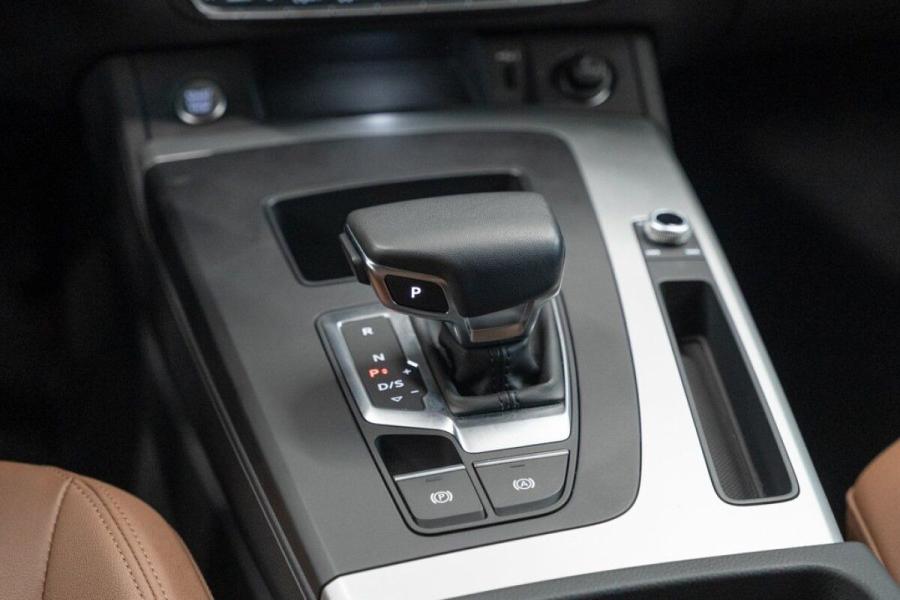 Melns Audi Q5 2024 Viļņa, ar dzinēja tilpumu 2.00 L un nobraukumu 31 tūkst. km par 31300 €, foto 20 vietnē AUTOMOTO.COM.LV