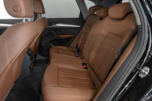 Melns Audi Q5 2024 Viļņa, ar dzinēja tilpumu 2.00 L un nobraukumu 31 tūkst. km par 31300 €, foto 21 vietnē AUTOMOTO.COM.LV