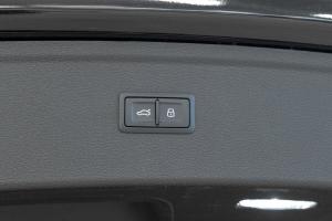 Melns Audi Q5 2024 Viļņa, ar dzinēja tilpumu 2.00 L un nobraukumu 31 tūkst. km par 31300 €, foto 23 vietnē AUTOMOTO.COM.LV