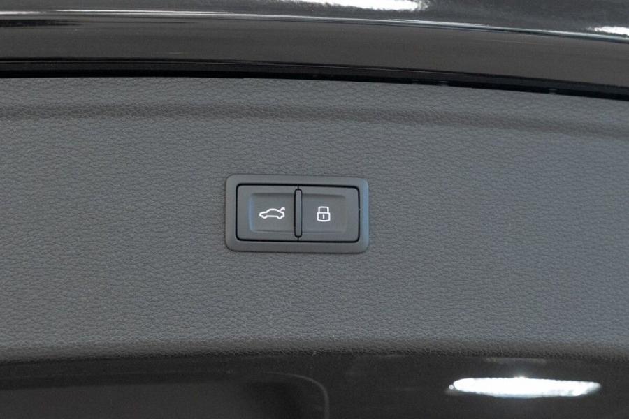 Melns Audi Q5 2024 Viļņa, ar dzinēja tilpumu 2.00 L un nobraukumu 31 tūkst. km par 31300 €, foto 23 vietnē AUTOMOTO.COM.LV