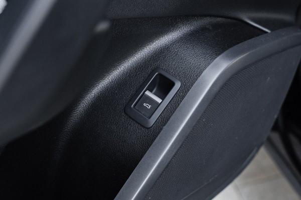 Black Audi Q5 2024 in Marupe, with an engine capacity of 2.00 L and mileage of 75 thousand km for 40000 €, photo 8 on AUTOMOTO.COM.LV