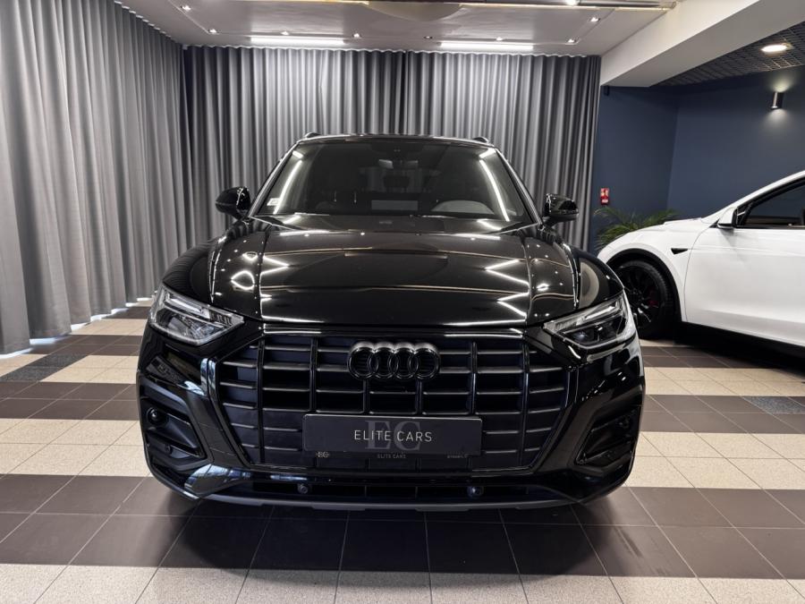 Melns Audi Q5 2024 Rīga, ar dzinēja tilpumu 2.00 L un nobraukumu 16 tūkst. km par 39990 €, foto 1 vietnē AUTOMOTO.COM.LV