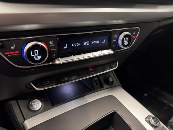 Melns Audi Q5 2024 Rīga, ar dzinēja tilpumu 2.00 L un nobraukumu 16 tūkst. km par 39990 €, foto 9 vietnē AUTOMOTO.COM.LV