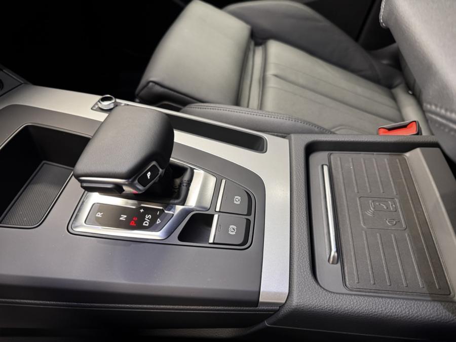 Melns Audi Q5 2024 Rīga, ar dzinēja tilpumu 2.00 L un nobraukumu 16 tūkst. km par 39990 €, foto 17 vietnē AUTOMOTO.COM.LV